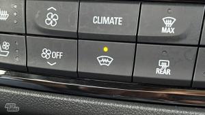 Black Opel Insignia 2019 in Marijampole, with an engine capacity of 2.00 L and mileage of 170 thousand km for 12750 €, photo 33 on AUTOMOTO.COM.LV