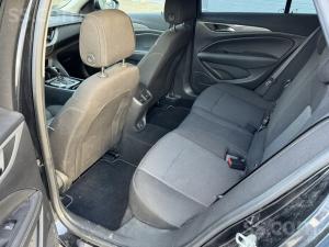 Black Opel Insignia 2019 in Riga, with an engine capacity of 2.00 L and mileage of 228 thousand km for 8500 €, photo 13 on AUTOMOTO.COM.LV