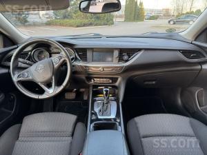 Black Opel Insignia 2019 in Riga, with an engine capacity of 2.00 L and mileage of 228 thousand km for 8500 €, photo 14 on AUTOMOTO.COM.LV
