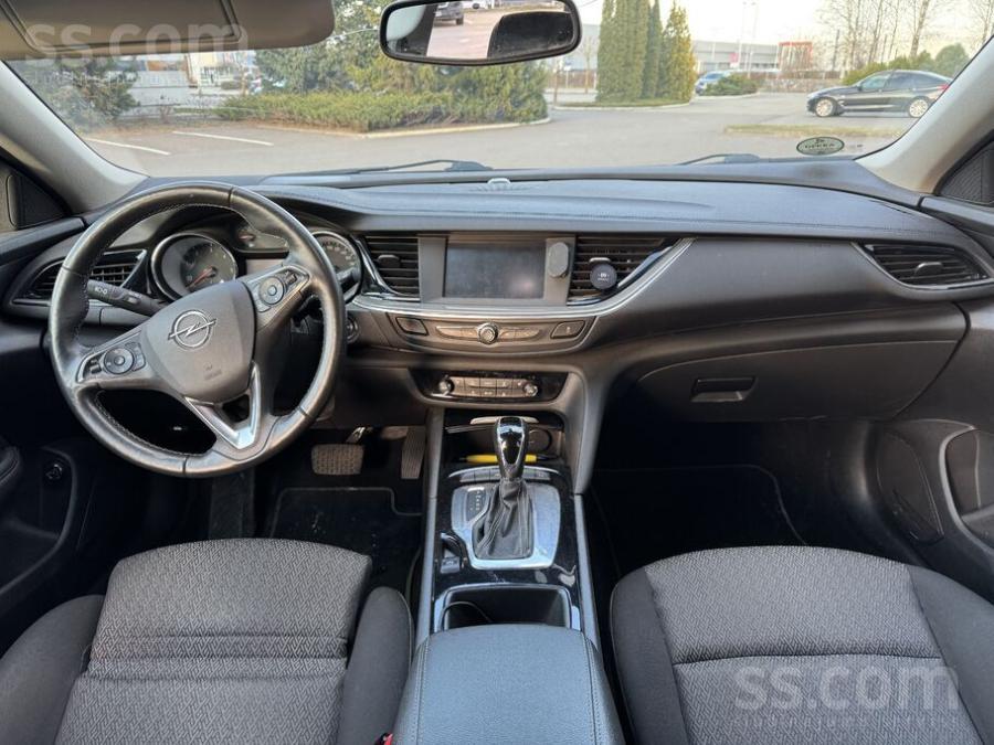 Black Opel Insignia 2019 in Riga, with an engine capacity of 2.00 L and mileage of 228 thousand km for 8500 €, photo 14 on AUTOMOTO.COM.LV