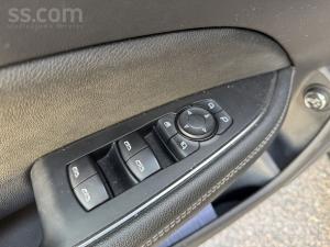 Black Opel Insignia 2019 in Riga, with an engine capacity of 2.00 L and mileage of 228 thousand km for 8500 €, photo 16 on AUTOMOTO.COM.LV