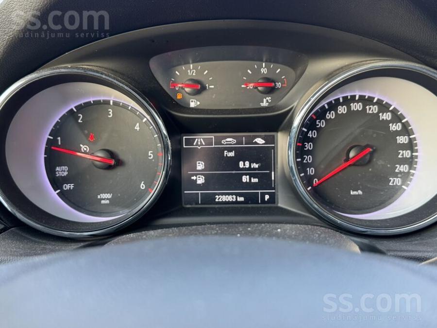 Black Opel Insignia 2019 in Riga, with an engine capacity of 2.00 L and mileage of 228 thousand km for 8500 €, photo 19 on AUTOMOTO.COM.LV