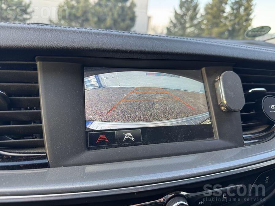 Black Opel Insignia 2019 in Riga, with an engine capacity of 2.00 L and mileage of 228 thousand km for 8500 €, photo 23 on AUTOMOTO.COM.LV