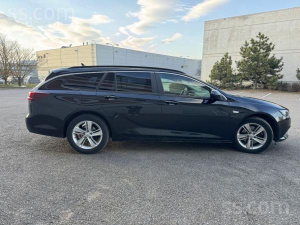 Black Opel Insignia 2019 in Riga, with an engine capacity of 2.00 L and mileage of 228 thousand km for 8500 €, photo 6 on AUTOMOTO.COM.LV