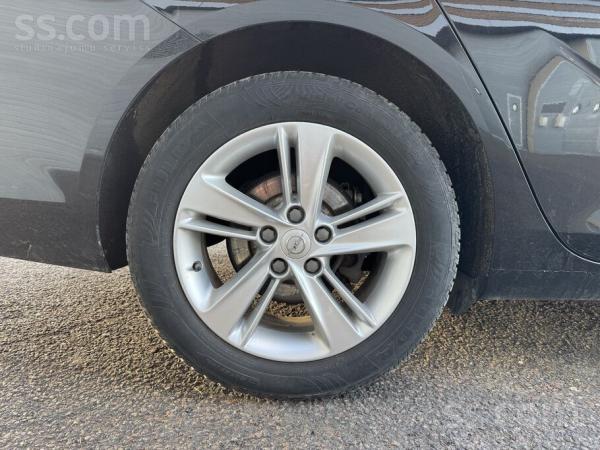 Black Opel Insignia 2019 in Riga, with an engine capacity of 2.00 L and mileage of 228 thousand km for 8500 €, photo 7 on AUTOMOTO.COM.LV
