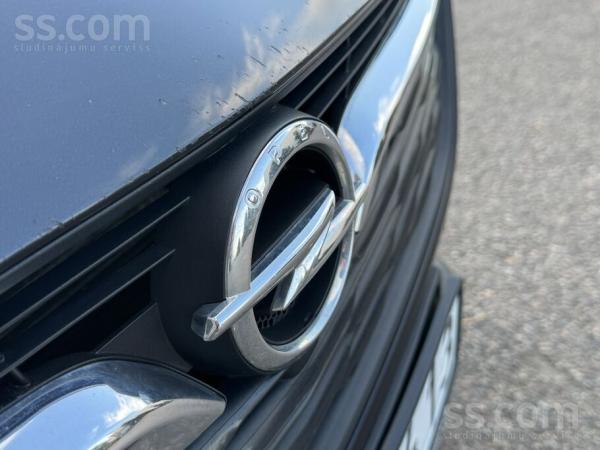 Black Opel Insignia 2019 in Riga, with an engine capacity of 2.00 L and mileage of 228 thousand km for 8500 €, photo 8 on AUTOMOTO.COM.LV