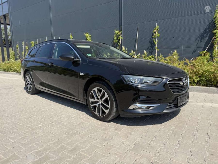 Black Opel Insignia 2019 in Vilnius, with an engine capacity of 1.60 L and mileage of 160 thousand km for 8700 €, photo 5 on AUTOMOTO.COM.LV