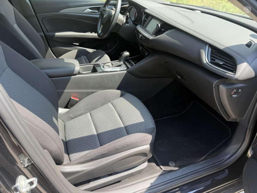Black Opel Insignia 2019 in Vilnius, with an engine capacity of 1.60 L and mileage of 160 thousand km for 8700 €, photo 8 on AUTOMOTO.COM.LV