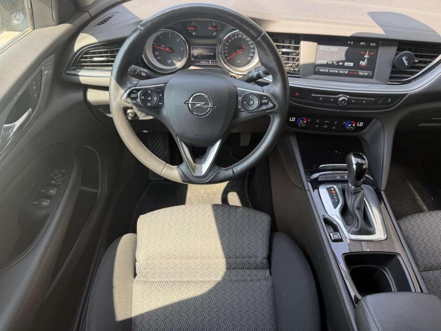 Black Opel Insignia 2019 in Vilnius, with an engine capacity of 1.60 L and mileage of 160 thousand km for 8700 €, photo 12 on AUTOMOTO.COM.LV