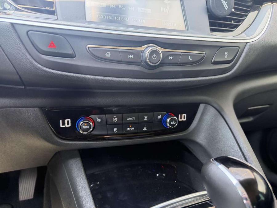 Black Opel Insignia 2019 in Vilnius, with an engine capacity of 1.60 L and mileage of 160 thousand km for 8700 €, photo 14 on AUTOMOTO.COM.LV
