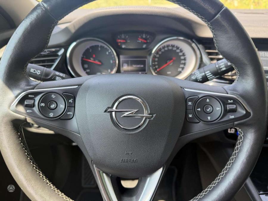 Black Opel Insignia 2019 in Vilnius, with an engine capacity of 1.60 L and mileage of 160 thousand km for 8700 €, photo 15 on AUTOMOTO.COM.LV