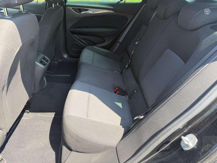 Black Opel Insignia 2019 in Vilnius, with an engine capacity of 1.60 L and mileage of 160 thousand km for 8700 €, photo 19 on AUTOMOTO.COM.LV