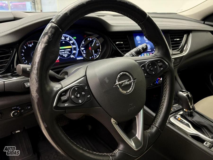 Black Opel Insignia 2020 in Vilnius, with an engine capacity of 1.50 L and mileage of 176 thousand km for 13990 €, photo 15 on AUTOMOTO.COM.LV