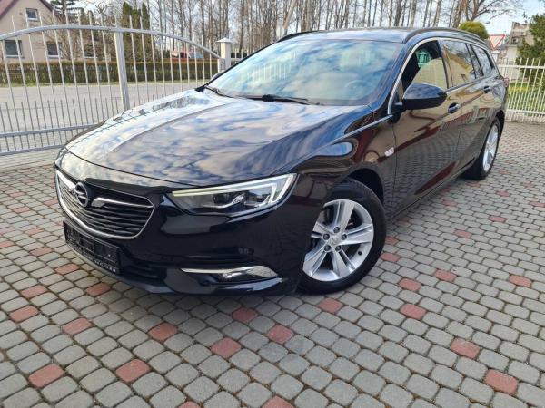 Black Opel Insignia 2020 in Marijampole, with an engine capacity of 2.00 L and mileage of 199 thousand km for 10900 €, photo 1 on AUTOMOTO.COM.LV