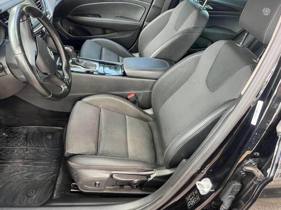 Black Opel Insignia 2020 in Alytus, with an engine capacity of 1.60 L and mileage of 177 thousand km for 8950 €, photo 16 on AUTOMOTO.COM.LV