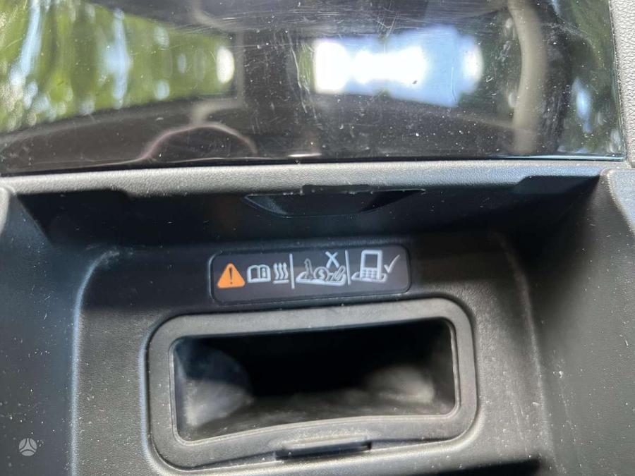 Black Opel Insignia 2020 in Alytus, with an engine capacity of 1.60 L and mileage of 177 thousand km for 8950 €, photo 23 on AUTOMOTO.COM.LV