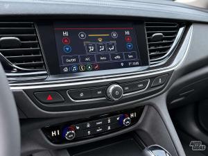 Black Opel Insignia 2020 in Kaunas, with an engine capacity of 1.60 L and mileage of 248 thousand km for 10899 €, photo 9 on AUTOMOTO.COM.LV