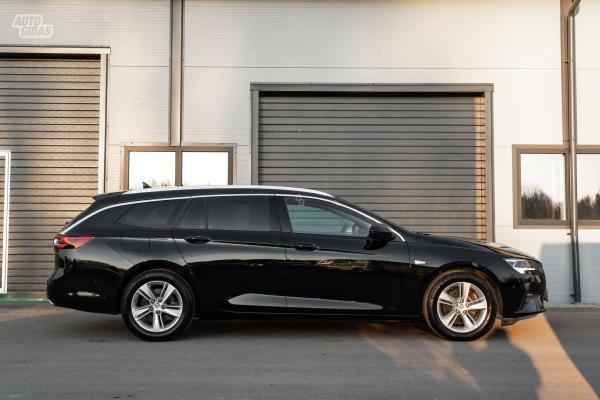 Black Opel Insignia 2021 in Utena, with an engine capacity of 2.00 L and mileage of 47 thousand km for 15700 €, photo 7 on AUTOMOTO.COM.LV