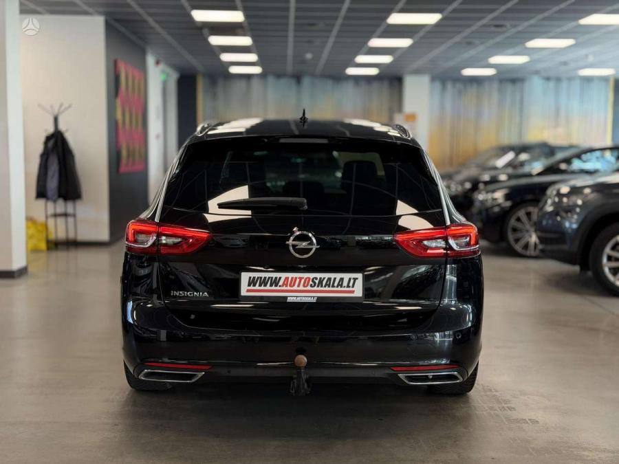 Black Opel Insignia 2021 in Klaipeda, with an engine capacity of 1.96 L and mileage of 214 thousand km for 12650 €, photo 3 on AUTOMOTO.COM.LV