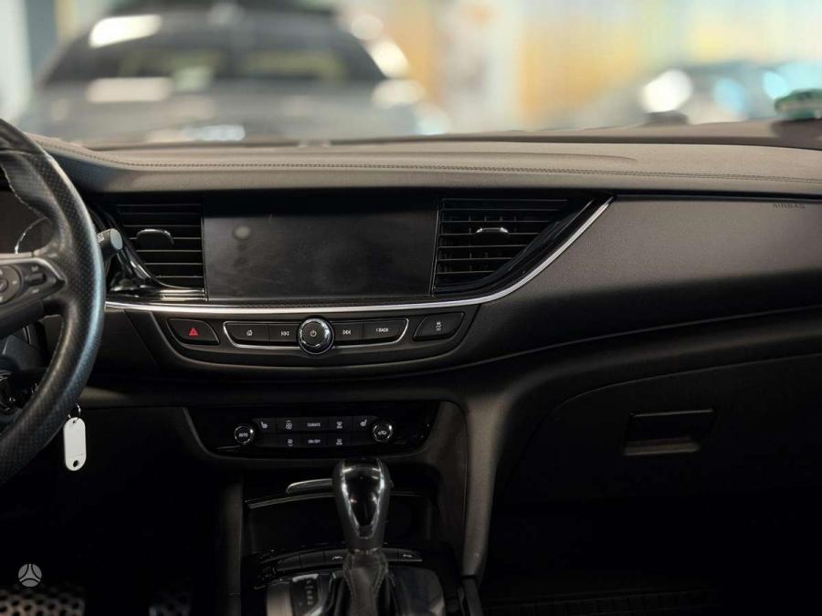 Black Opel Insignia 2021 in Klaipeda, with an engine capacity of 1.96 L and mileage of 214 thousand km for 12650 €, photo 15 on AUTOMOTO.COM.LV