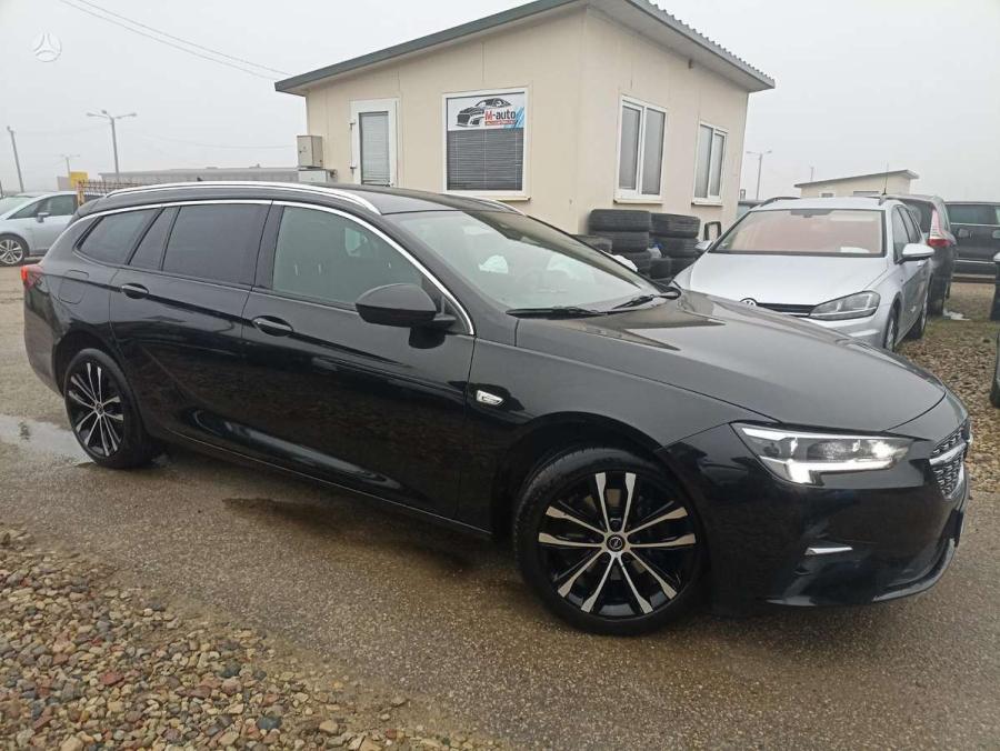 Black Opel Insignia 2022 in Vilnius, with an engine capacity of 1.50 L and mileage of 160 thousand km for 13250 €, photo 1 on AUTOMOTO.COM.LV