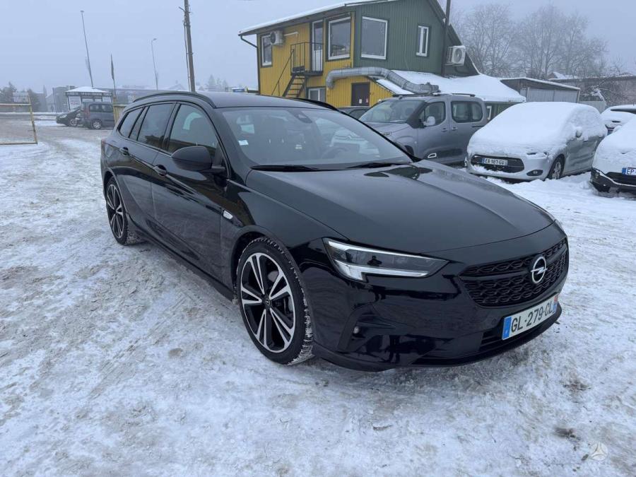 Black Opel Insignia 2022 in Taurage, with an engine capacity of 1.96 L and mileage of 178 thousand km for 14800 €, photo 3 on AUTOMOTO.COM.LV