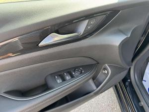 Black Opel Insignia 2022 in Taurage, with an engine capacity of 1.96 L and mileage of 185 thousand km for 12700 €, photo 9 on AUTOMOTO.COM.LV