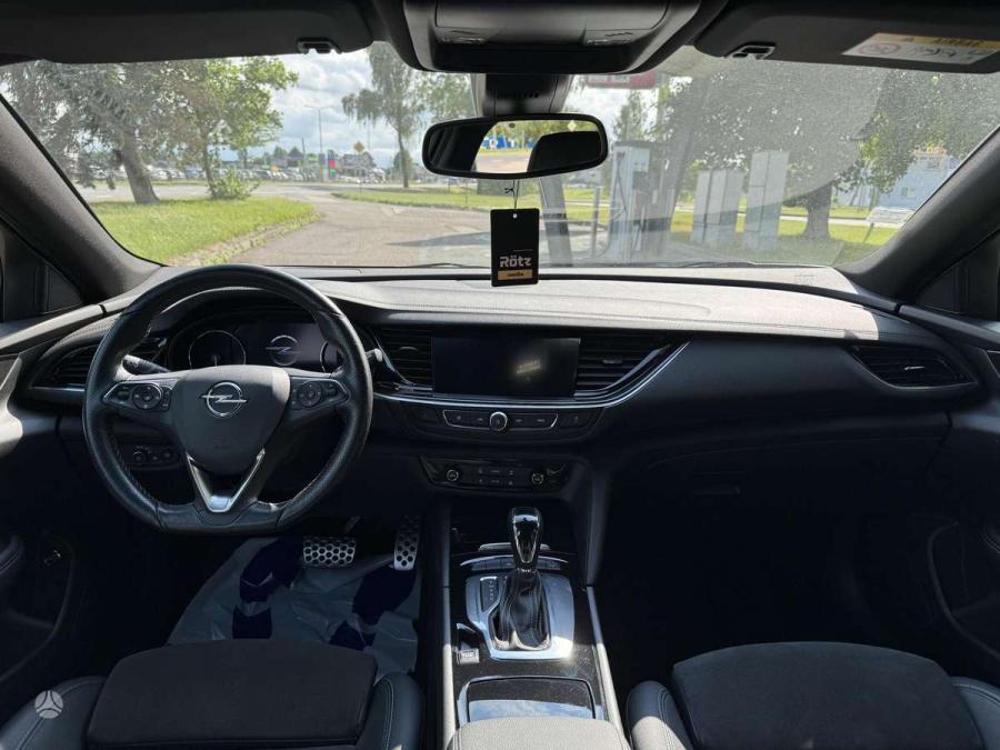 Black Opel Insignia 2022 in Taurage, with an engine capacity of 1.96 L and mileage of 185 thousand km for 12700 €, photo 12 on AUTOMOTO.COM.LV
