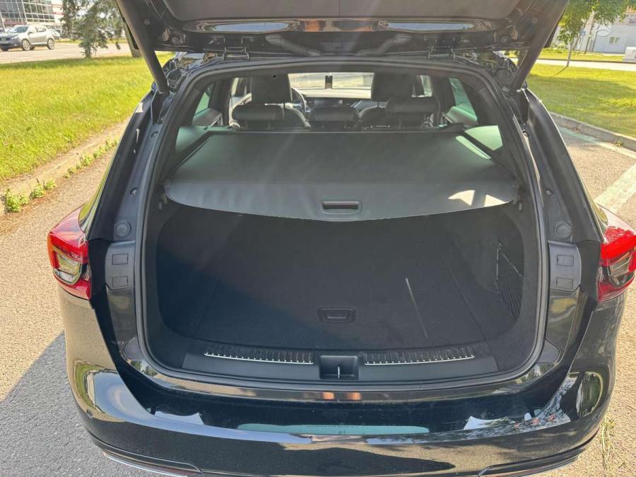 Black Opel Insignia 2022 in Taurage, with an engine capacity of 1.96 L and mileage of 185 thousand km for 12700 €, photo 13 on AUTOMOTO.COM.LV