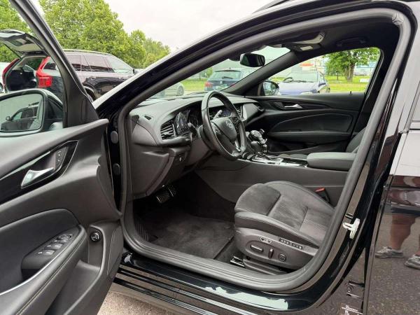 Black Opel Insignia 2023 in Kaunas, with an engine capacity of 1.96 L and mileage of 173 thousand km for 14190 €, photo 8 on AUTOMOTO.COM.LV