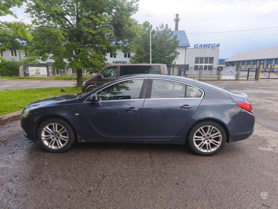Blue Opel Insignia 2009 in Kaunas, with an engine capacity of 1.96 L and mileage of 285 thousand km for 1750 €, photo 8 on AUTOMOTO.COM.LV