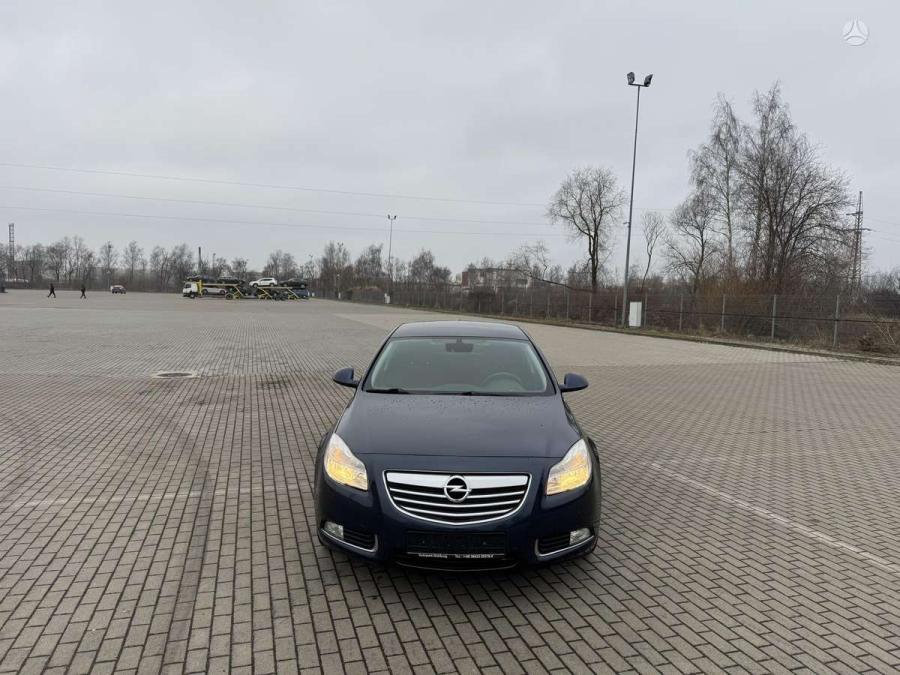 Blue Opel Insignia 2011 in Marijampole, with an engine capacity of 1.96 L and mileage of 233 thousand km for 3899 €, photo 1 on AUTOMOTO.COM.LV