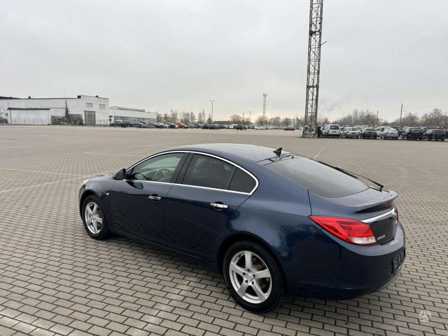 Blue Opel Insignia 2011 in Marijampole, with an engine capacity of 1.96 L and mileage of 233 thousand km for 3899 €, photo 3 on AUTOMOTO.COM.LV