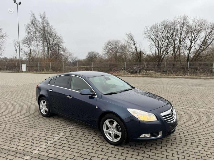 Blue Opel Insignia 2011 in Marijampole, with an engine capacity of 1.96 L and mileage of 233 thousand km for 3899 €, photo 6 on AUTOMOTO.COM.LV