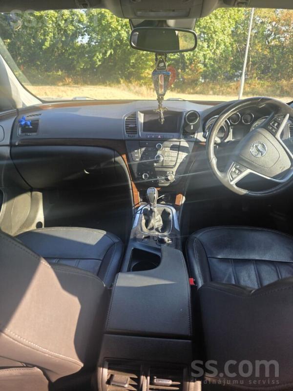 Blue Opel Insignia 2011 in Cesis, with an engine capacity of 2.00 L and mileage of 220 thousand km for 1950 €, photo 4 on AUTOMOTO.COM.LV