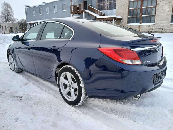 Blue Opel Insignia 2012 in Utena, with an engine capacity of 2.00 L and mileage of 270 thousand km for 5350 €, photo 7 on AUTOMOTO.COM.LV
