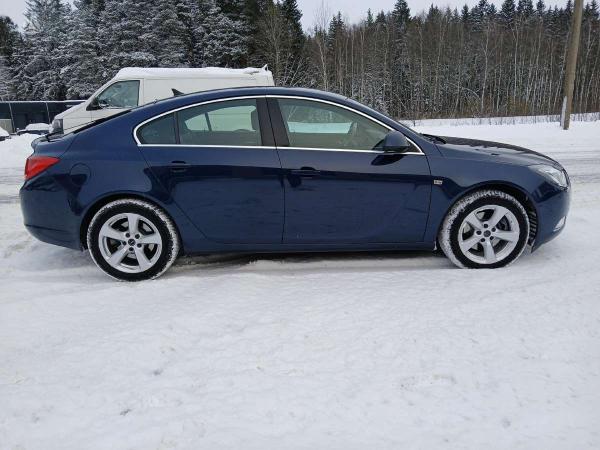 Blue Opel Insignia 2012 in Utena, with an engine capacity of 2.00 L and mileage of 270 thousand km for 5350 €, photo 9 on AUTOMOTO.COM.LV