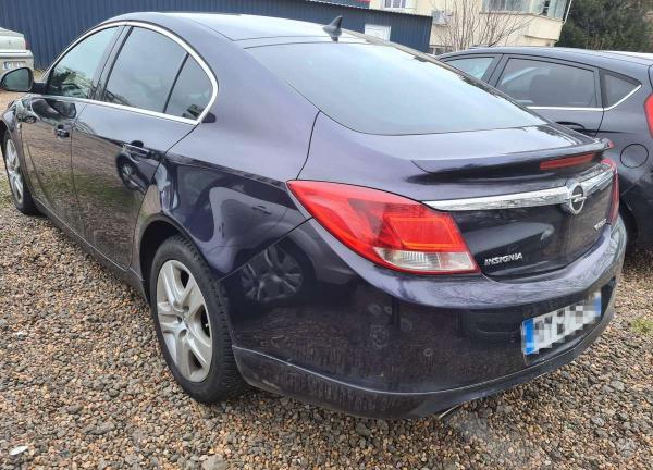 Blue Opel Insignia 2013 in Taurage, with an engine capacity of 1.96 L and mileage of 300 thousand km for 2800 €, photo 4 on AUTOMOTO.COM.LV