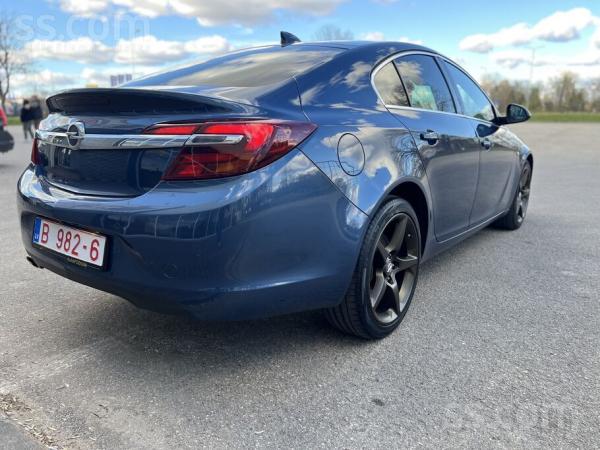 Blue Opel Insignia 2016 in Jekabpils, with an engine capacity of 2.00 L and mileage of 258 thousand km for 7300 €, photo 6 on AUTOMOTO.COM.LV