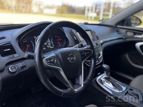 Blue Opel Insignia 2016 in Jekabpils, with an engine capacity of 2.00 L and mileage of 258 thousand km for 7300 €, photo 9 on AUTOMOTO.COM.LV