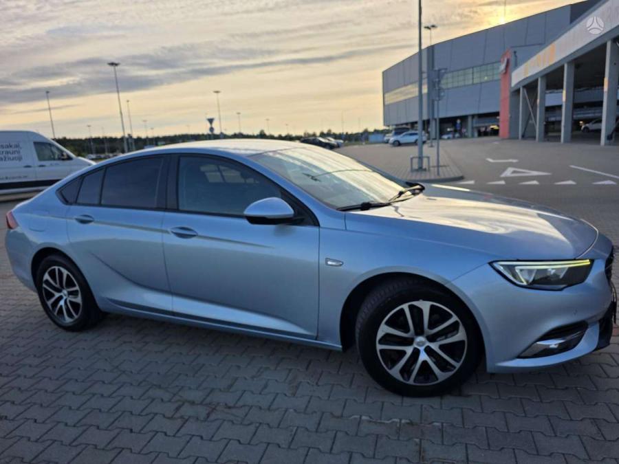 Blue Opel Insignia 2017 in Vilnius, with an engine capacity of 1.60 L and mileage of 212 thousand km for 9050 €, photo 4 on AUTOMOTO.COM.LV