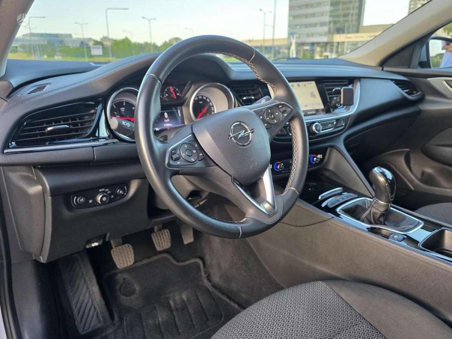 Blue Opel Insignia 2017 in Vilnius, with an engine capacity of 1.60 L and mileage of 212 thousand km for 9050 €, photo 9 on AUTOMOTO.COM.LV