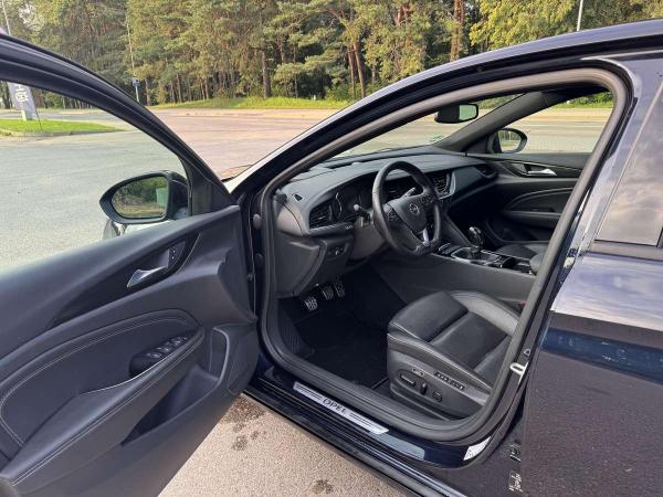 Blue Opel Insignia 2017 in Druskininkai, with an engine capacity of 1.96 L and mileage of 314 thousand km for 8900 €, photo 9 on AUTOMOTO.COM.LV