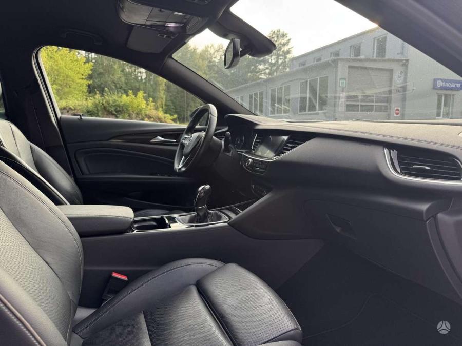 Blue Opel Insignia 2017 in Druskininkai, with an engine capacity of 1.96 L and mileage of 314 thousand km for 8900 €, photo 14 on AUTOMOTO.COM.LV