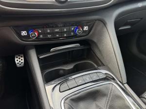 Blue Opel Insignia 2017 in Druskininkai, with an engine capacity of 1.96 L and mileage of 314 thousand km for 8900 €, photo 16 on AUTOMOTO.COM.LV