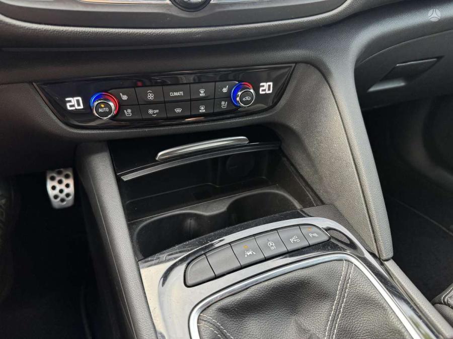 Blue Opel Insignia 2017 in Druskininkai, with an engine capacity of 1.96 L and mileage of 314 thousand km for 8900 €, photo 16 on AUTOMOTO.COM.LV