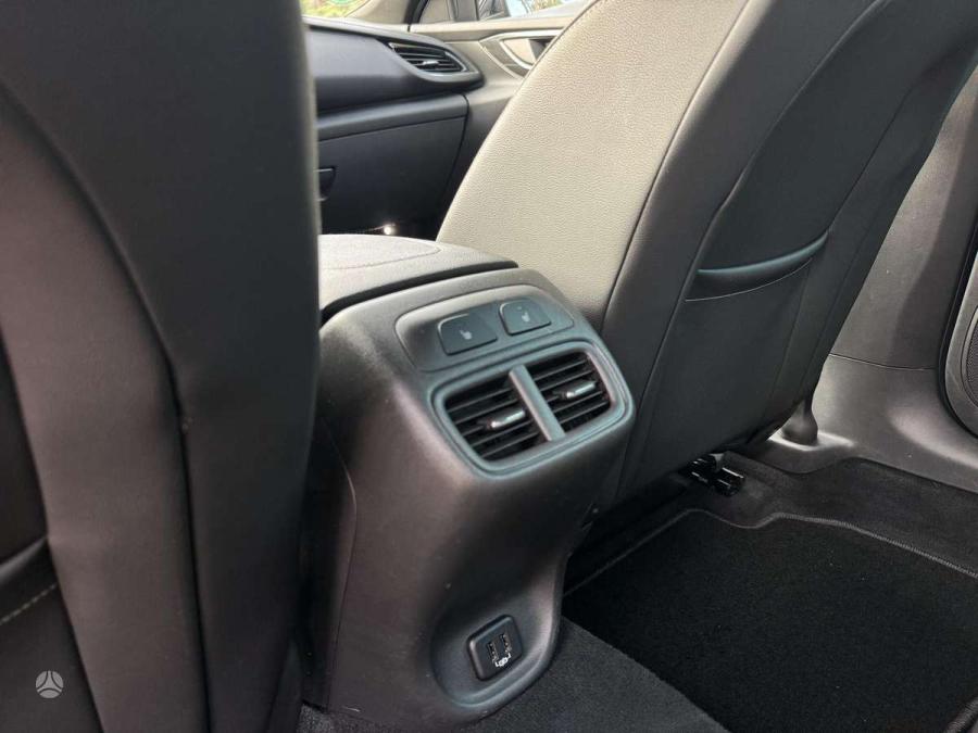 Blue Opel Insignia 2017 in Druskininkai, with an engine capacity of 1.96 L and mileage of 314 thousand km for 8900 €, photo 21 on AUTOMOTO.COM.LV