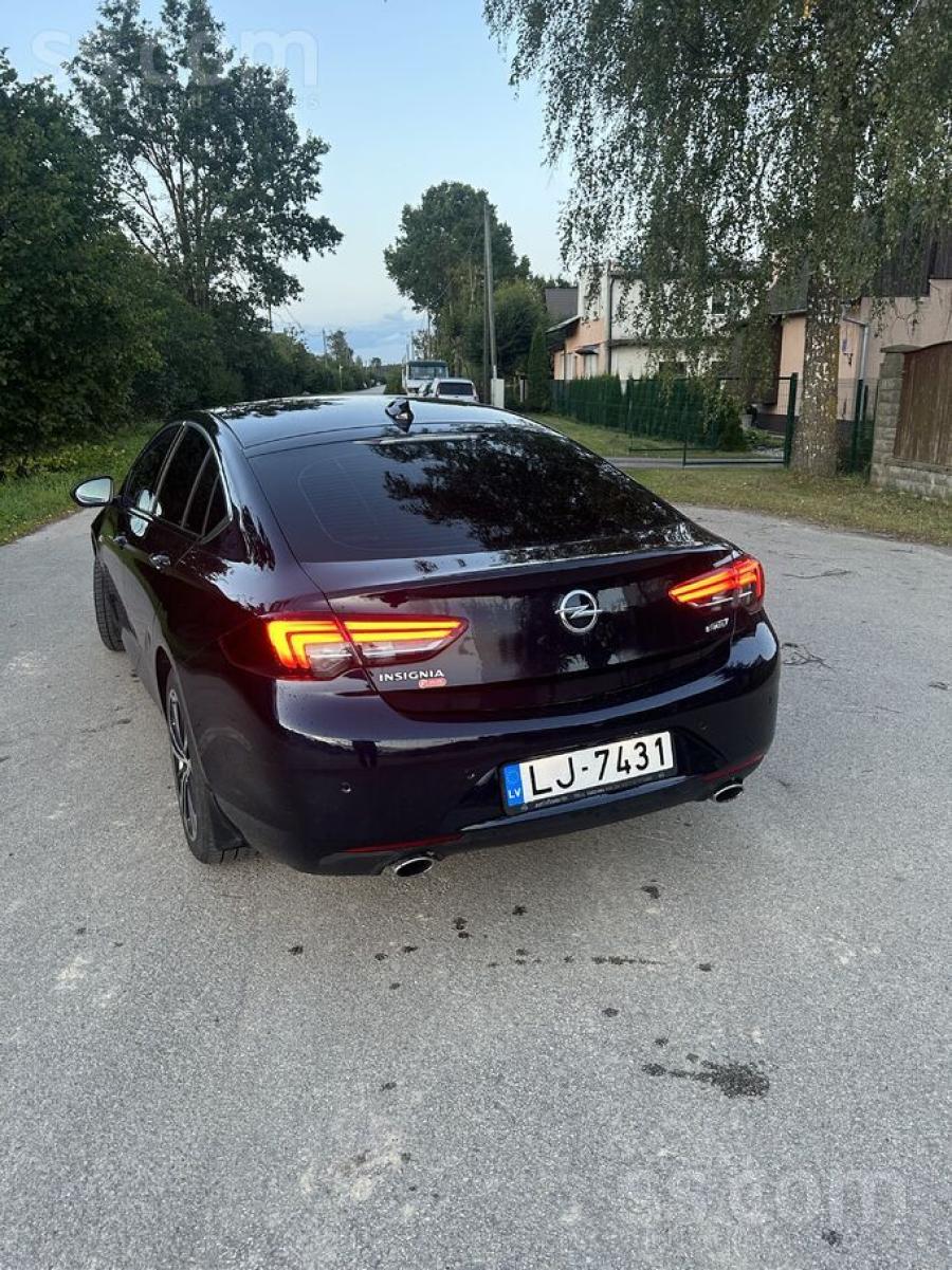 Blue Opel Insignia 2018 in Riga, with an engine capacity of 2.00 L and mileage of 128 thousand km for 13300 €, photo 3 on AUTOMOTO.COM.LV