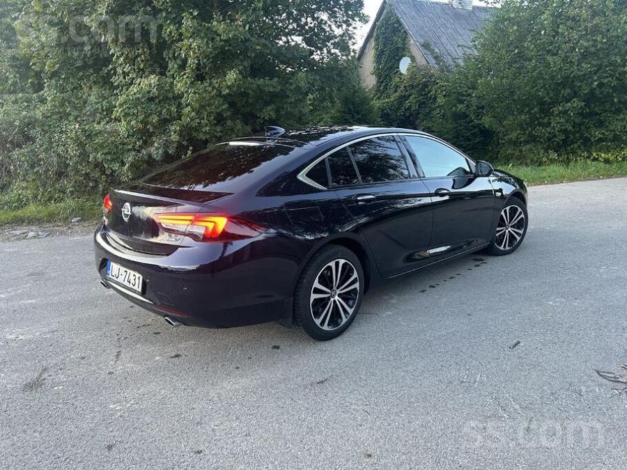 Blue Opel Insignia 2018 in Riga, with an engine capacity of 2.00 L and mileage of 128 thousand km for 13300 €, photo 5 on AUTOMOTO.COM.LV