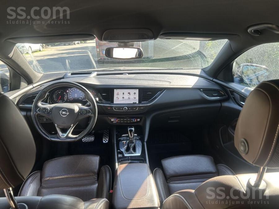 Blue Opel Insignia 2018 in Riga, with an engine capacity of 2.00 L and mileage of 128 thousand km for 13300 €, photo 8 on AUTOMOTO.COM.LV